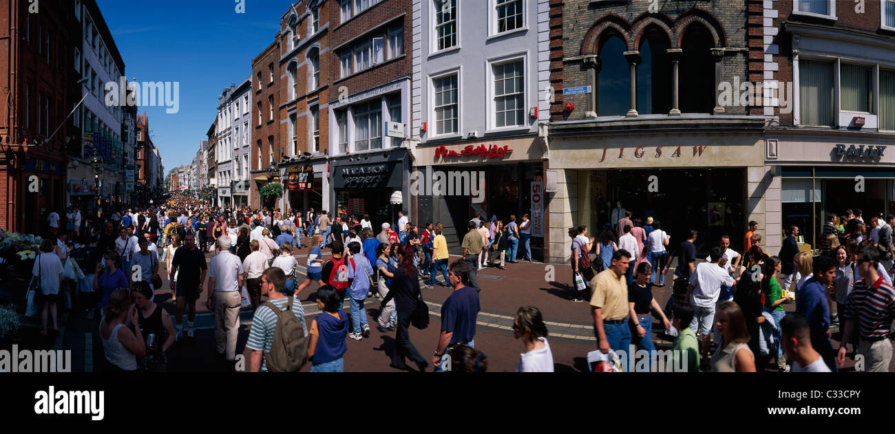 Urban street scene hi-res stock photography and images - Alamy