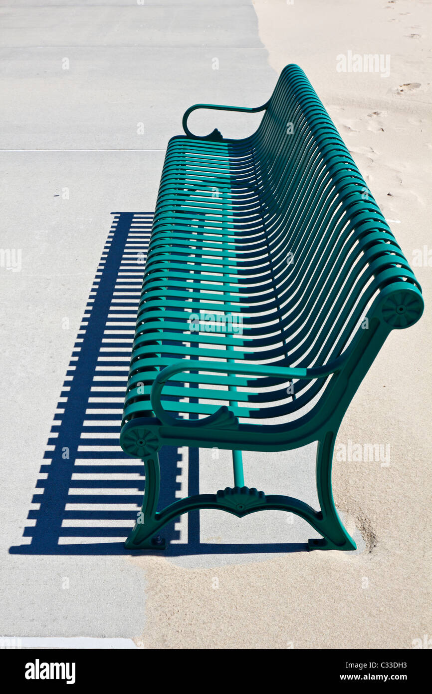 Bench beach hi-res stock photography and images - Alamy