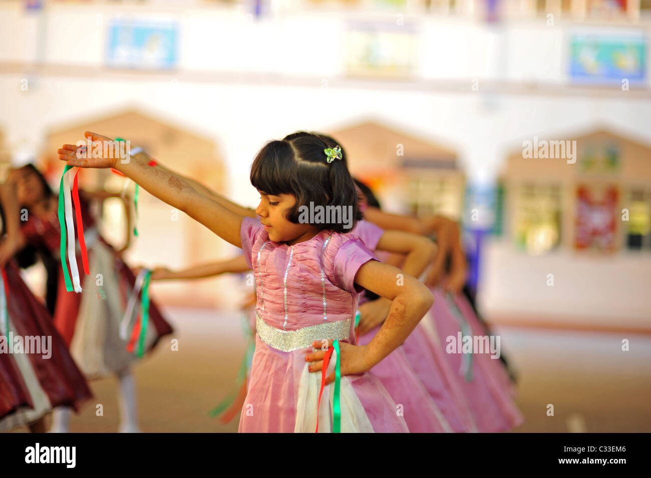 Arab girls in traditional dress hi-res stock photography and images - Alamy