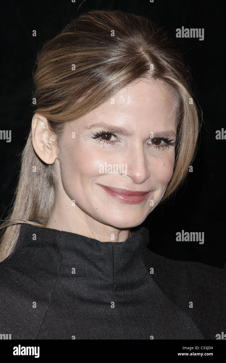 Kyra Sedgwick Premiere of 'Frost/Nixon' at the Ziegfeld Theatre New ...