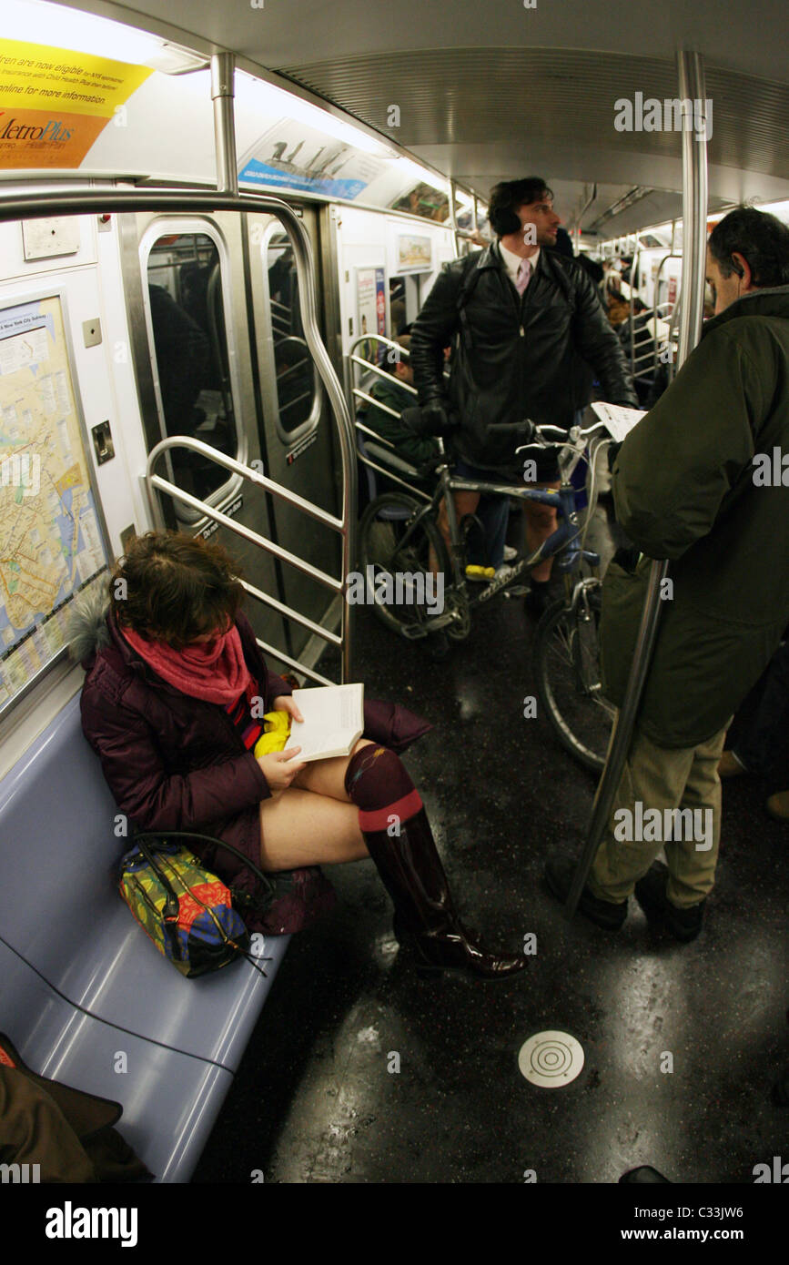 Straphangers No Pants 2009 Subway Ride hosted by Improv Everywhere New ...