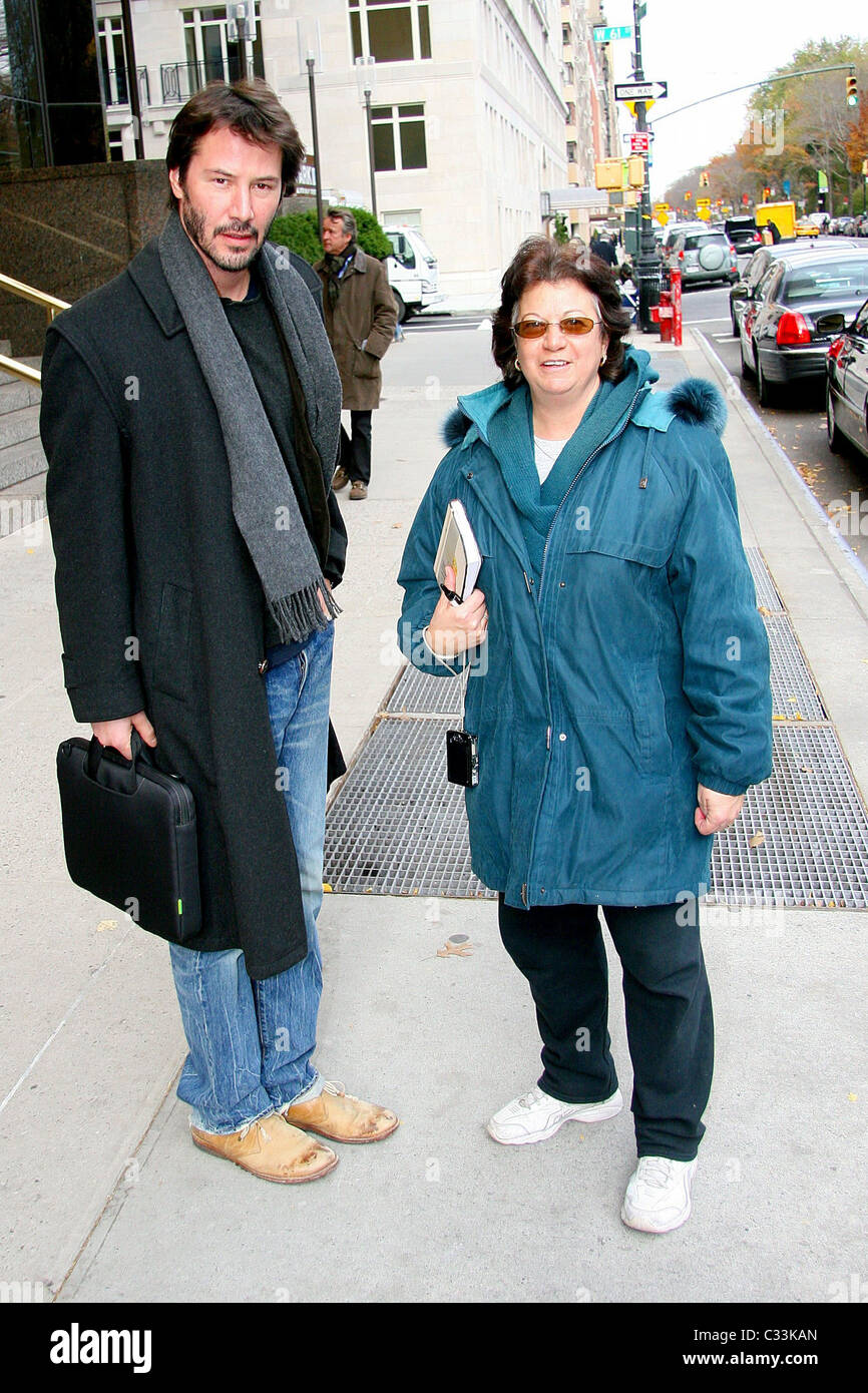 Keanu Reeves outside his Manhattan hotel New York City, USA - 18.11.08 ...