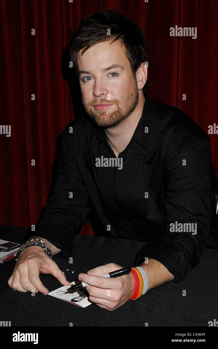 David Cook American Idol winner signs copies of his new album at Hard ...