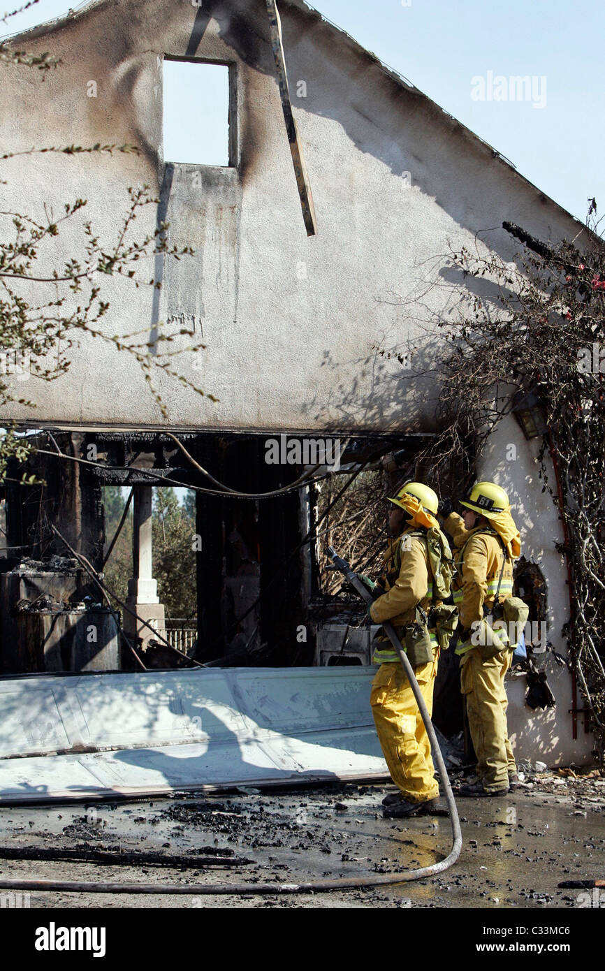 Firefighters Jamie Castaneda and Brian Wilson from LAFD Sta. 61 help ...
