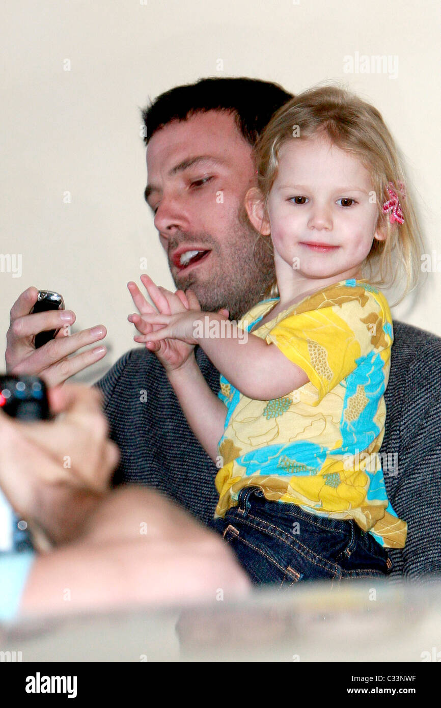 Ben Affleck picks up his daughter Violet Affleck from school Los ...