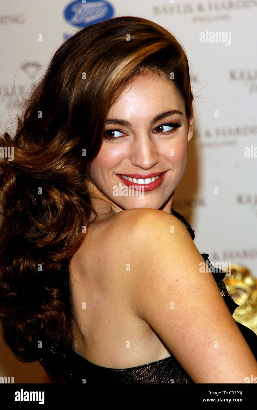 Kelly Brook promotes the new fragrance 'Vivacious' at Boots Flagship ...