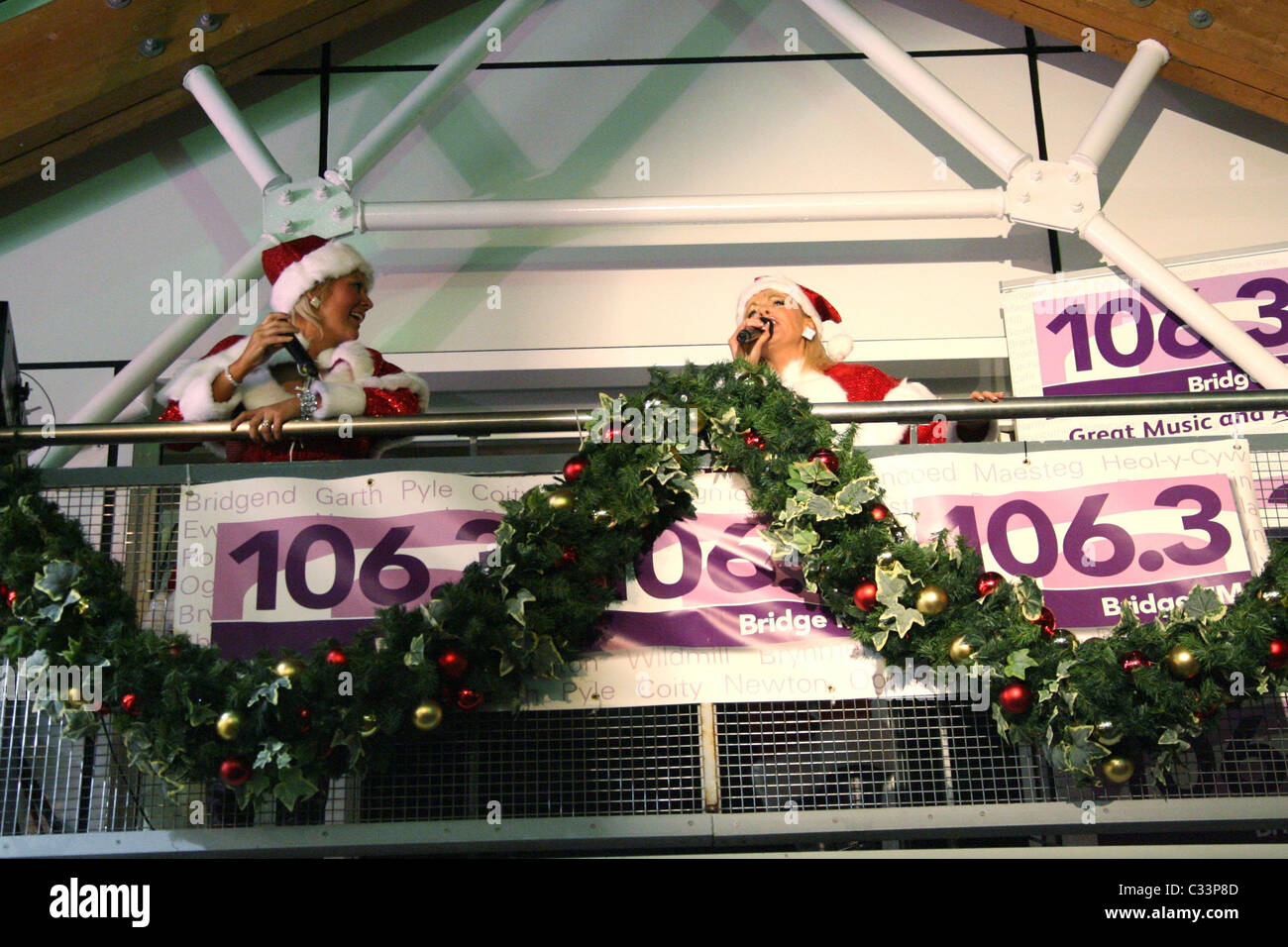 Adante performs at the Bridgend Designer Outlet Christmas lights ...