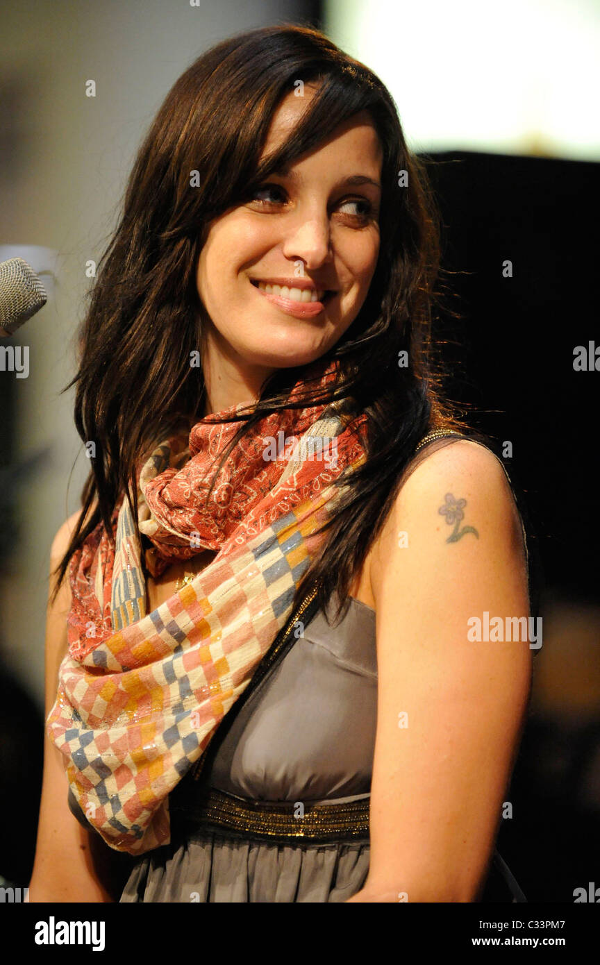 Canadian singer chantal kreviazuk performing hi-res stock photography ...