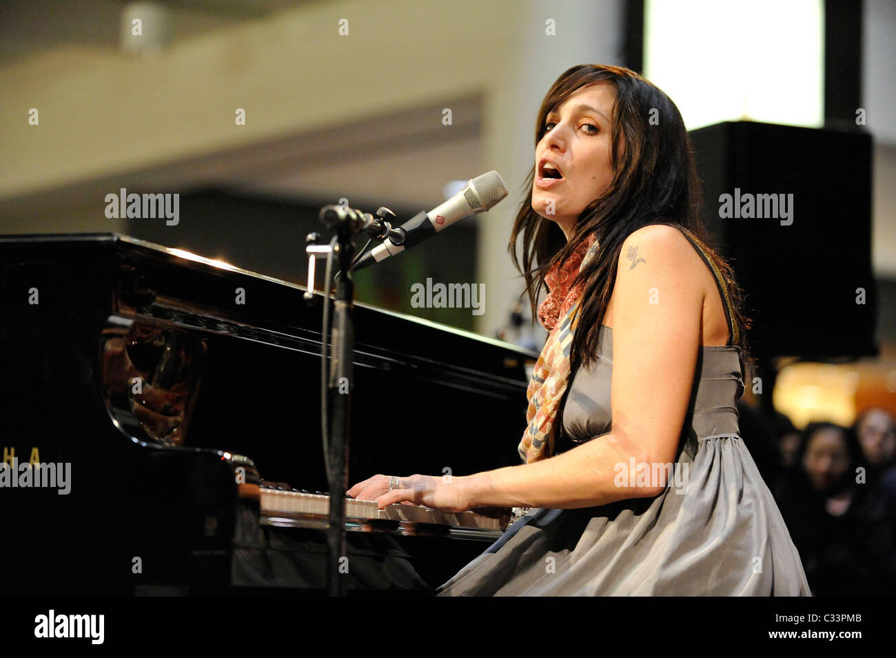 Canadian singer chantal kreviazuk performing hi-res stock photography ...