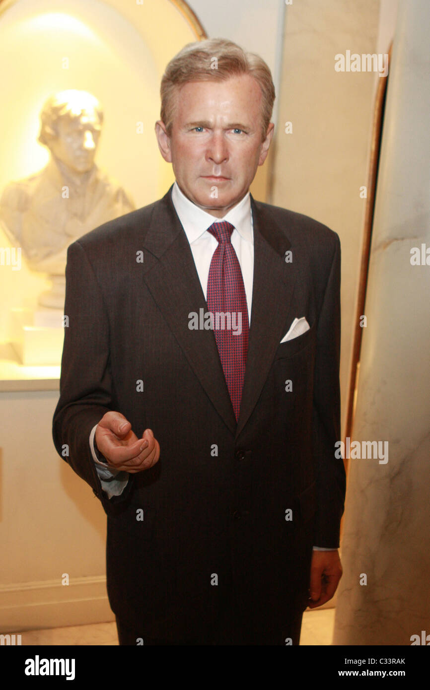 President George W. Bush President-elect Barack Obama waxwork unveiling ...