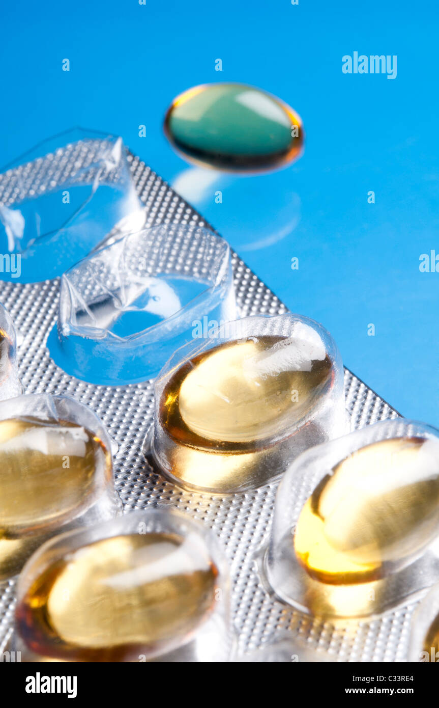 Gelatine capsule hi-res stock photography and images - Alamy