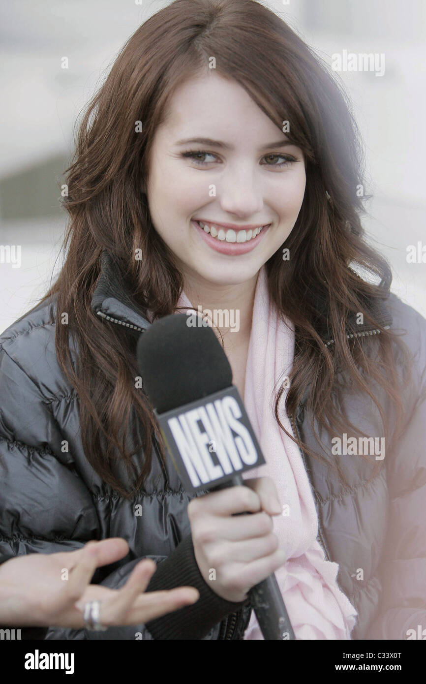 Emma roberts hotel dogs hi-res stock photography and images - Alamy