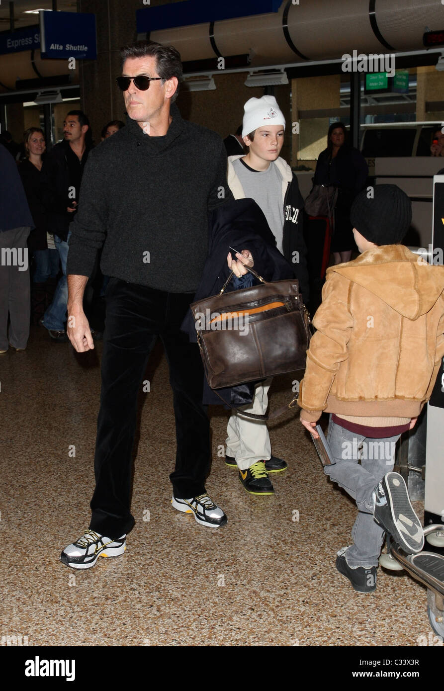 Dylan thomas brosnan and paris beckett brosnan hi-res stock photography ...