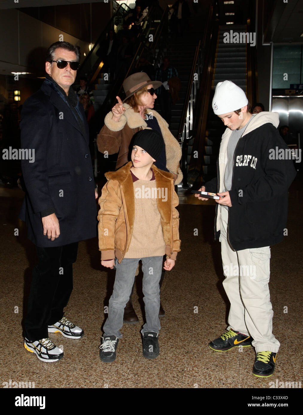 Pierce Brosnan, Paris Beckett Brosnan and Dylan Thomas Brosnan Pierce ...