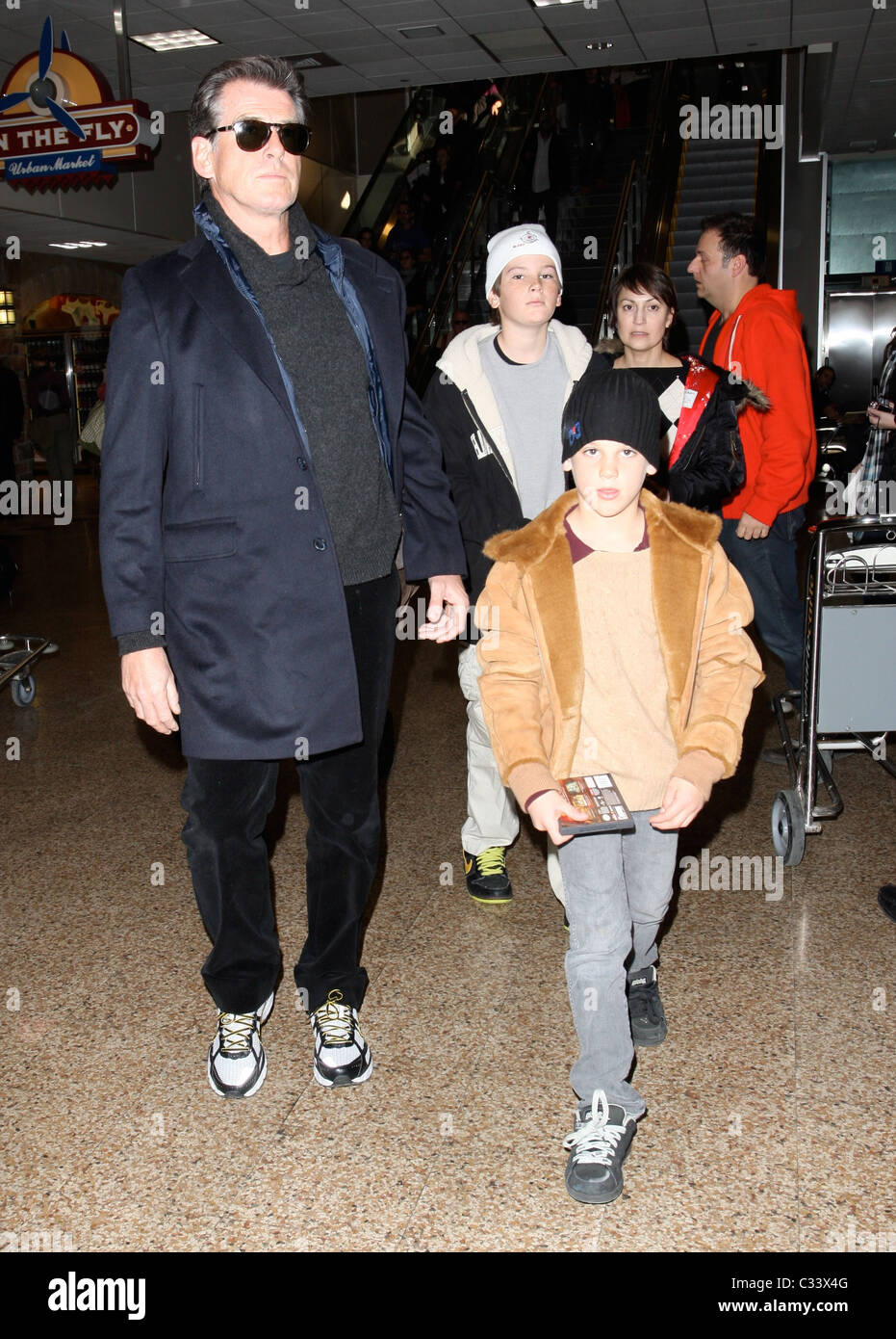 Pierce Brosnan, Paris Beckett Brosnan and Dylan Thomas Brosnan Pierce ...