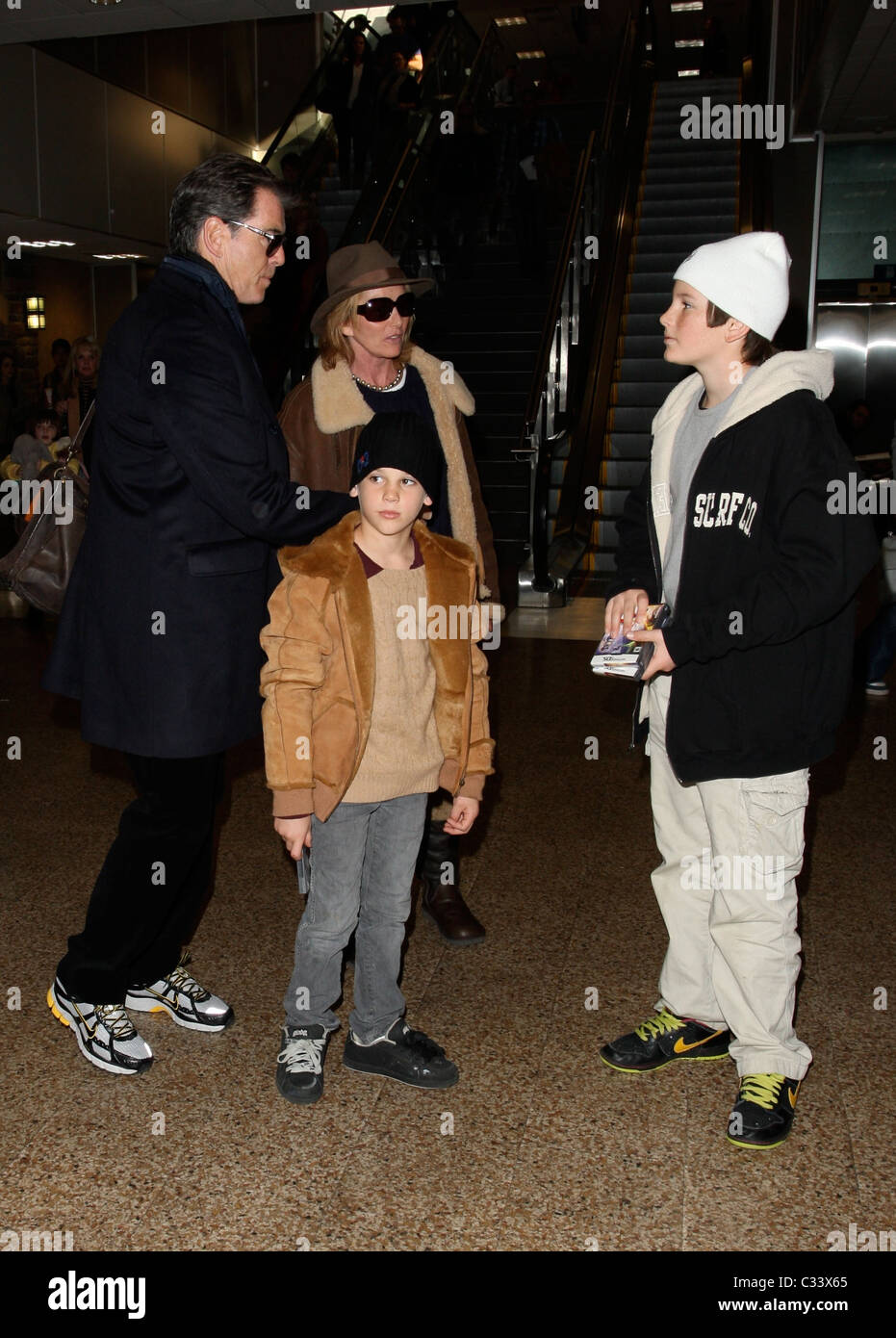 Pierce Brosnan, Paris Beckett Brosnan and Dylan Thomas Brosnan Pierce ...