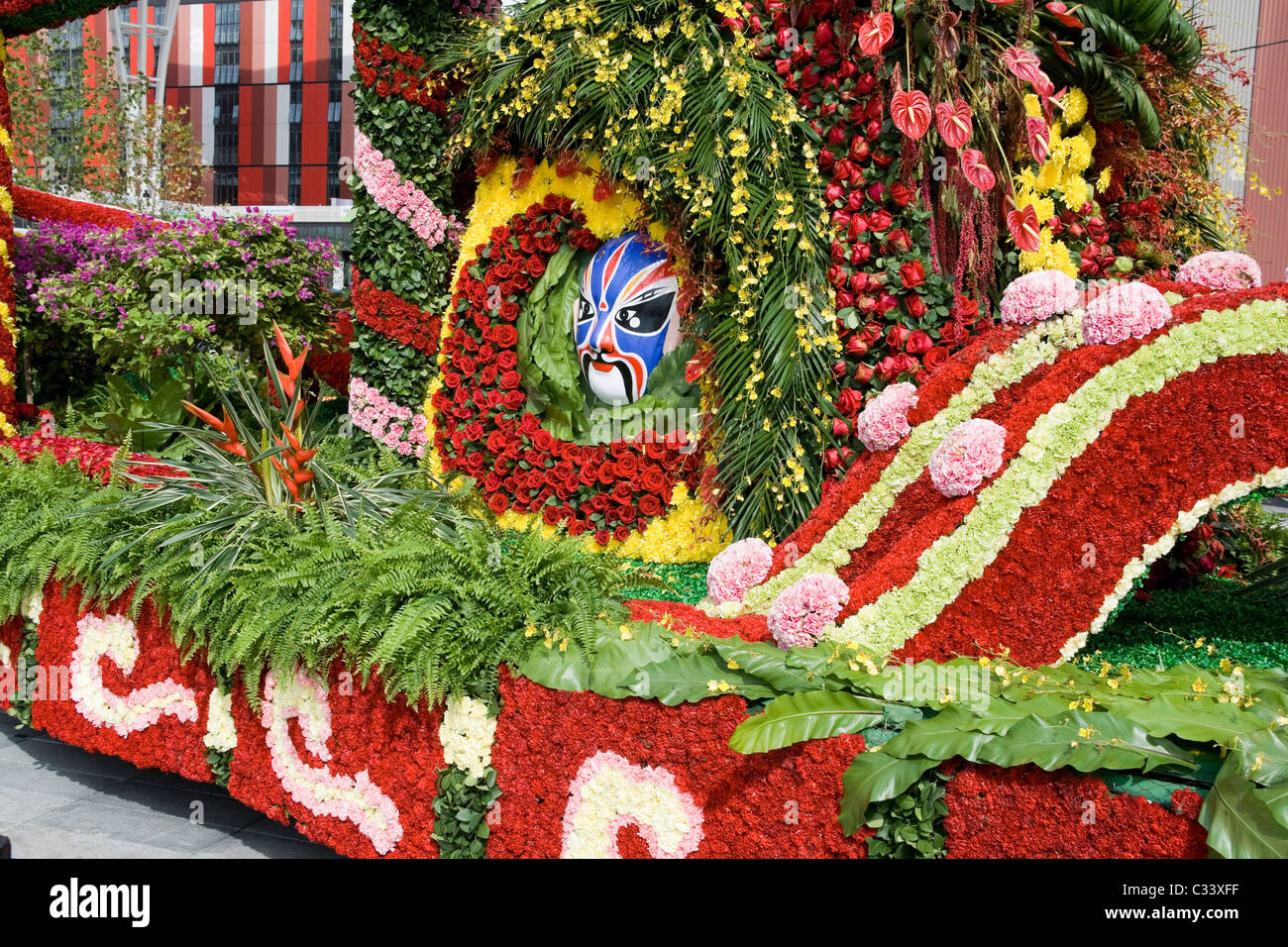 Flowers decorate float with Beijing Opera Mask for 7th China Flower ...