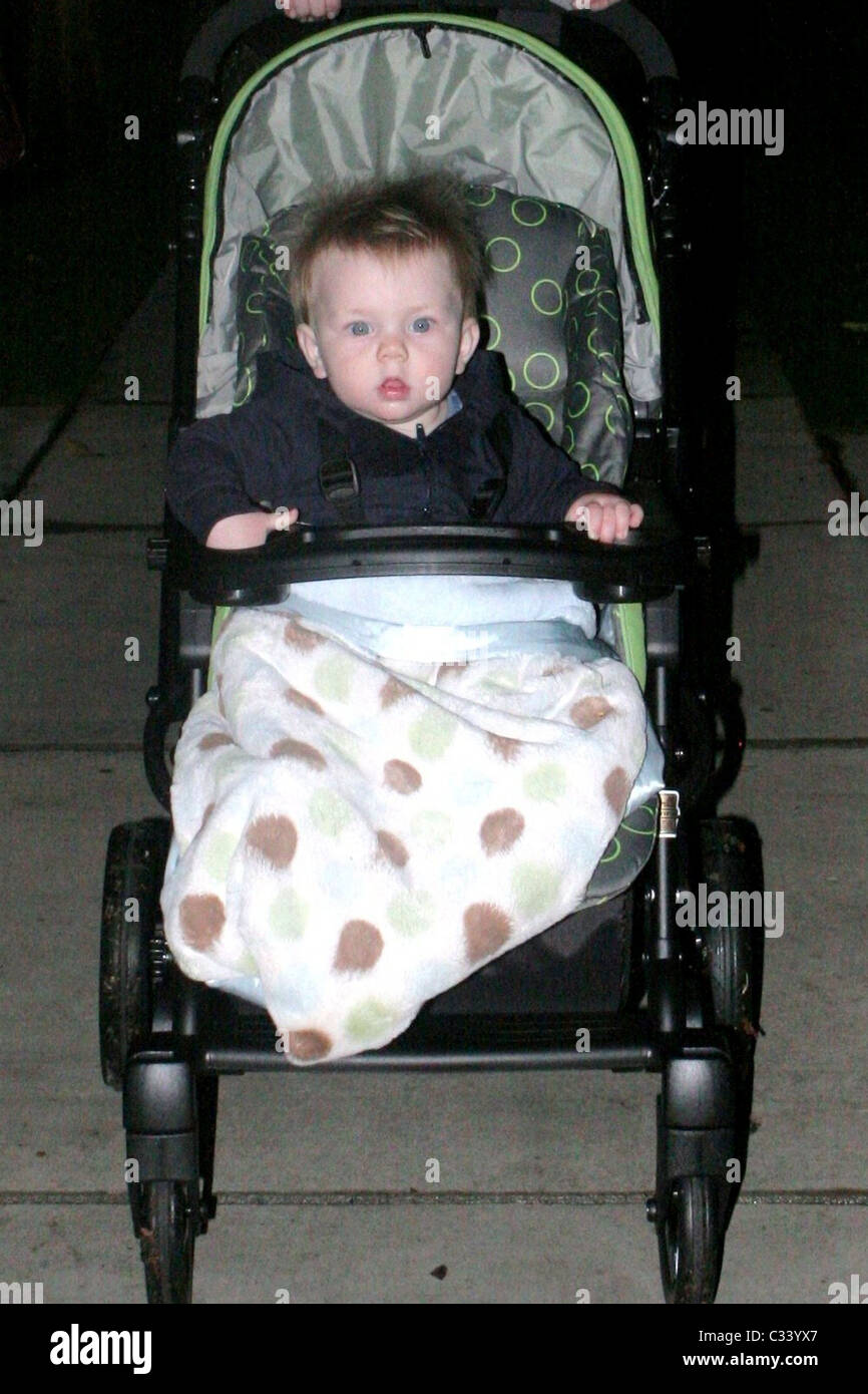 Jacob Fishman Courtney Thorne-Smith's son goes for a stroll Santa ...