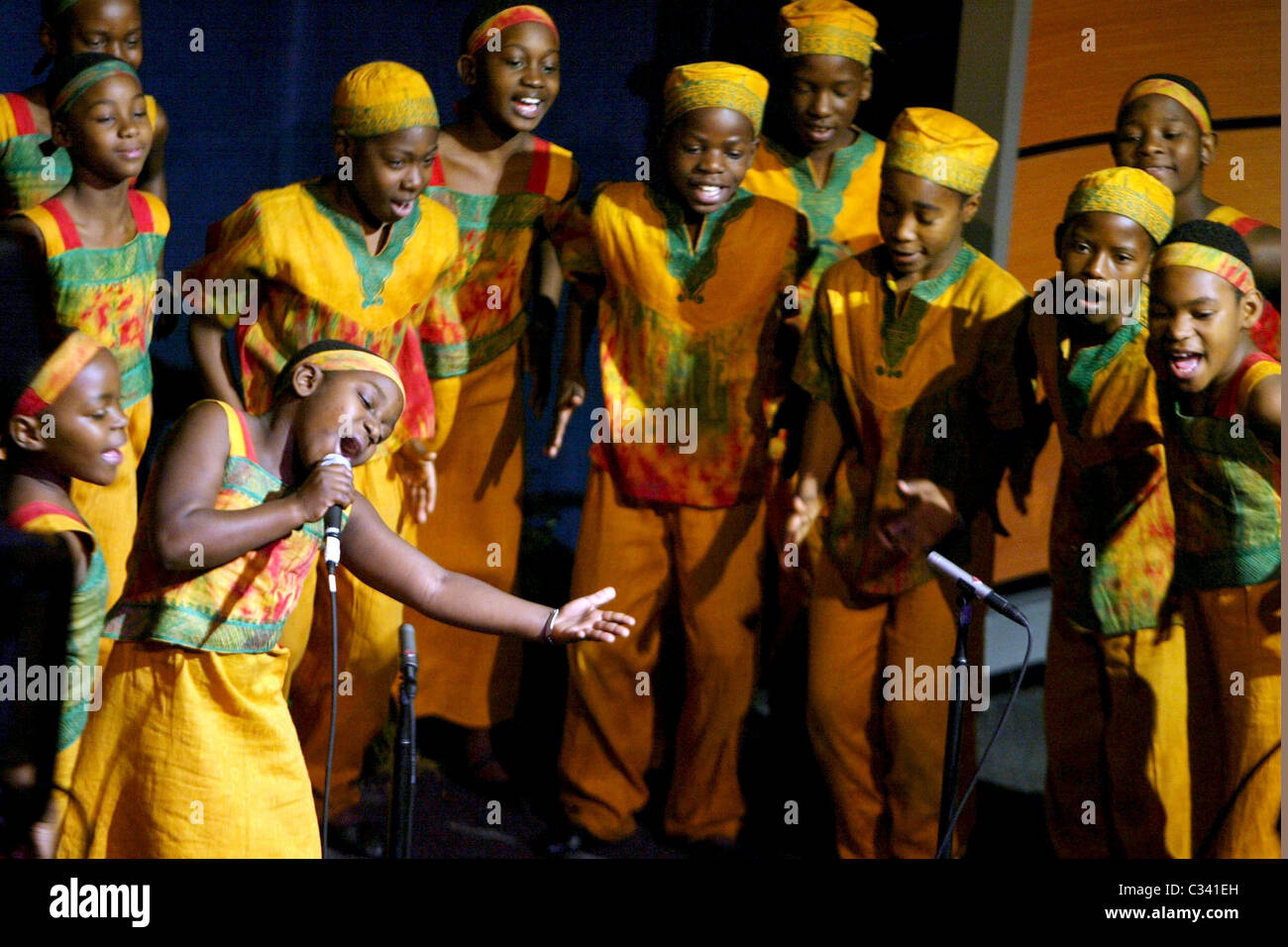 African choir hi-res stock photography and images - Alamy