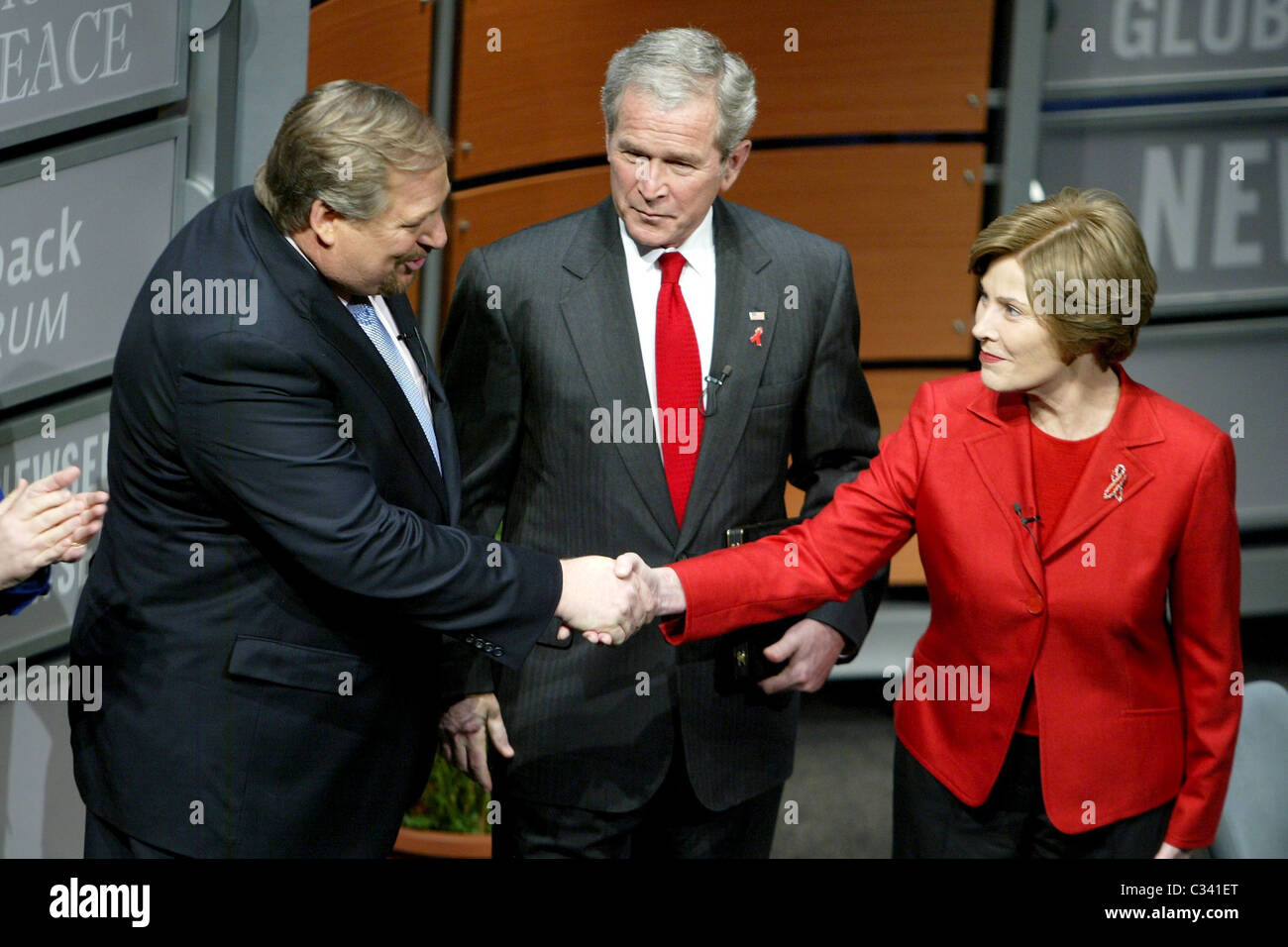 Pastor Rick Warren, President George W. Bush and First Lady Laura Bush ...