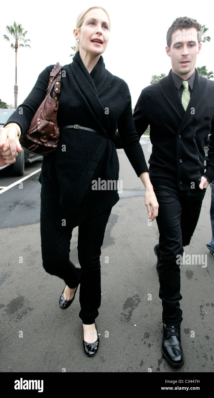 Gossip Girl' star Kelly Rutherford returns to Santa Monica Superior ...