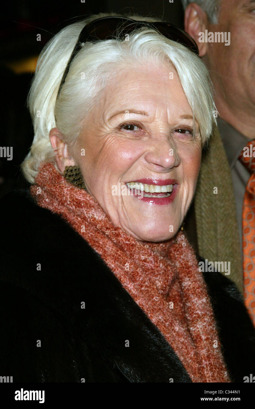 Linda lavin hi-res stock photography and images - Alamy