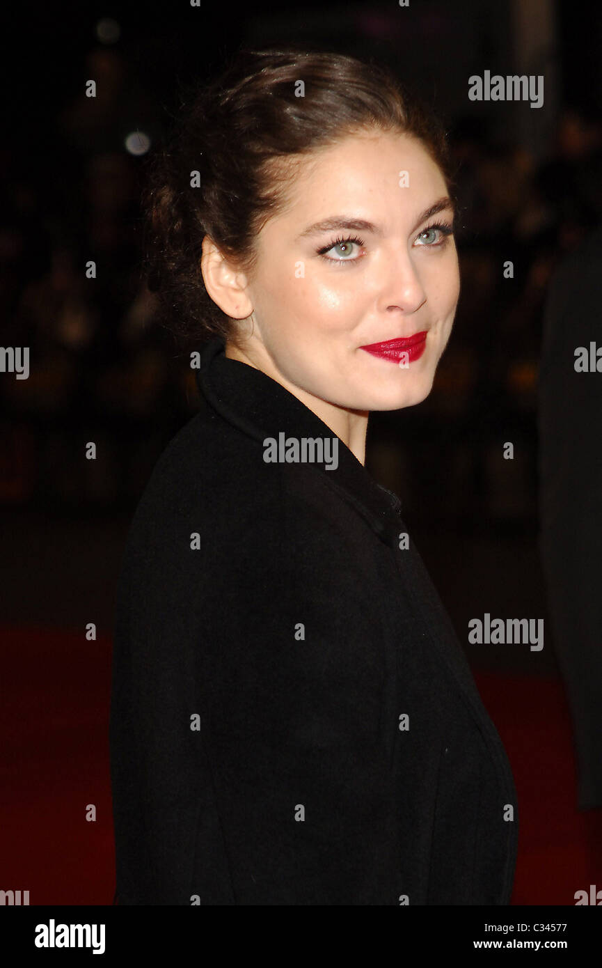 Alexa Davalos The Mist