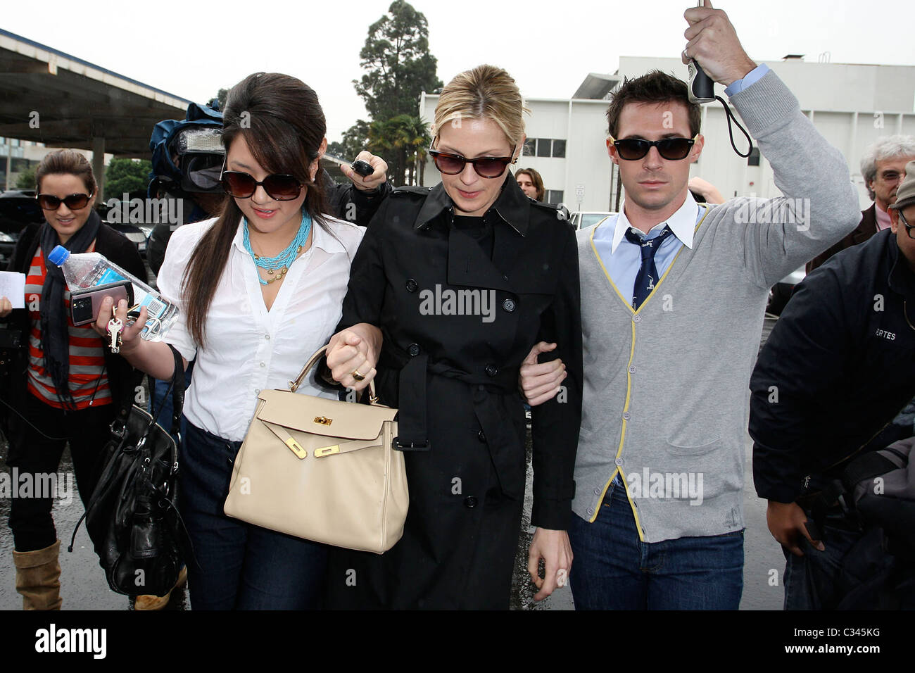 Gossip Girl' star Kelly Rutherford leaving Santa Monica Superior Court ...