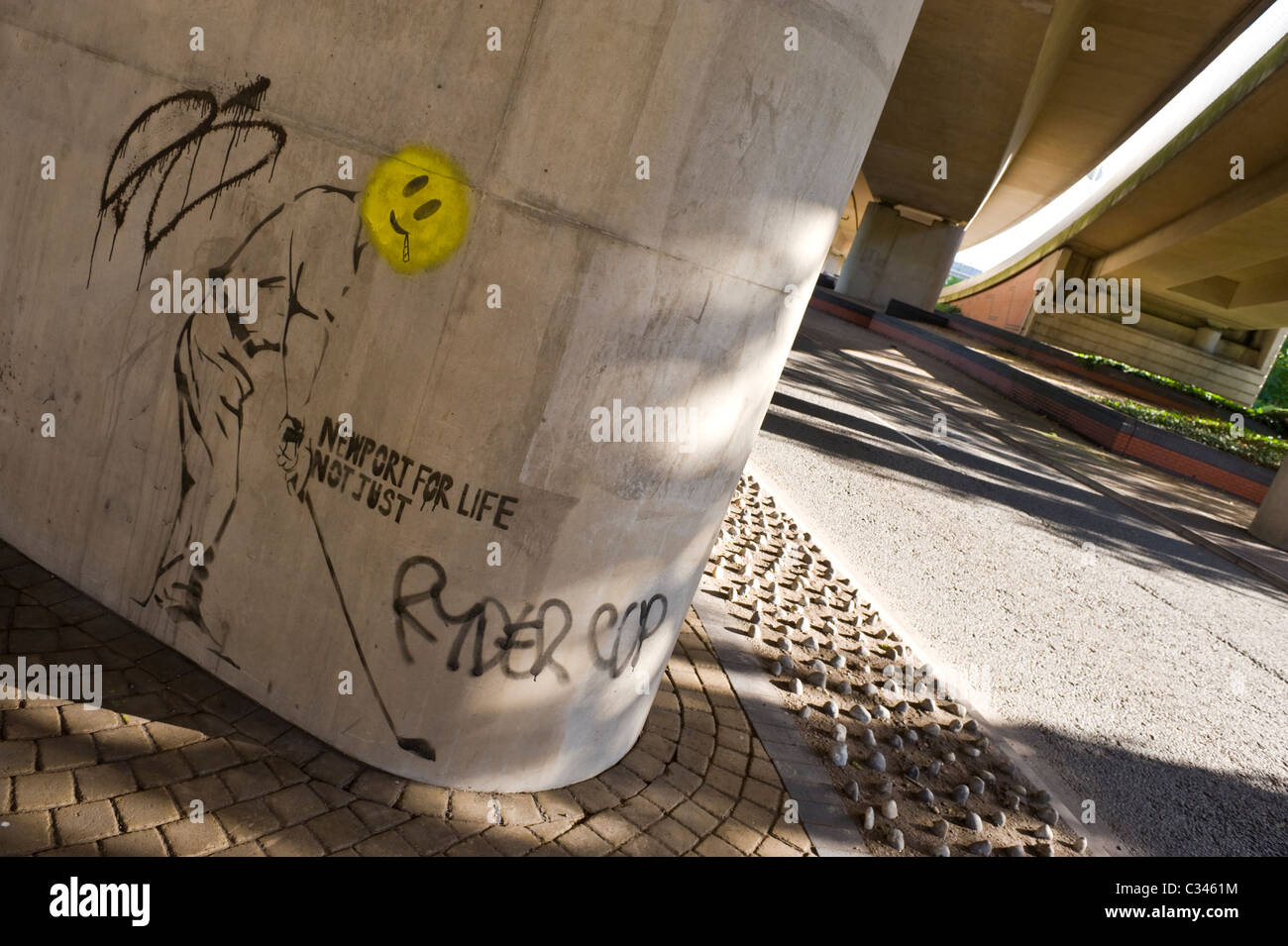 Graffiti cup hi-res stock photography and images - Alamy