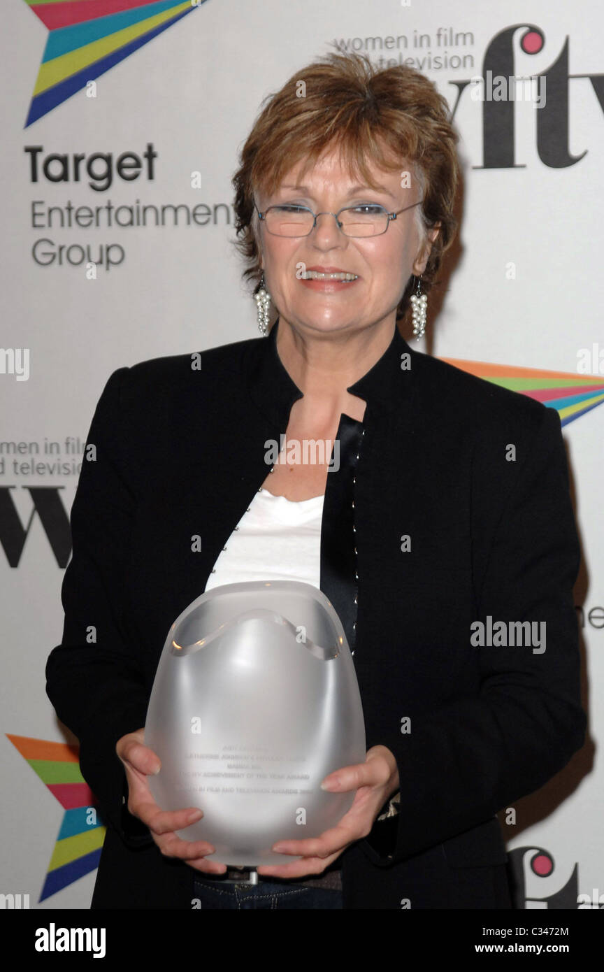 Julie Walters with her award for Lifetime Achievement Target Women in ...