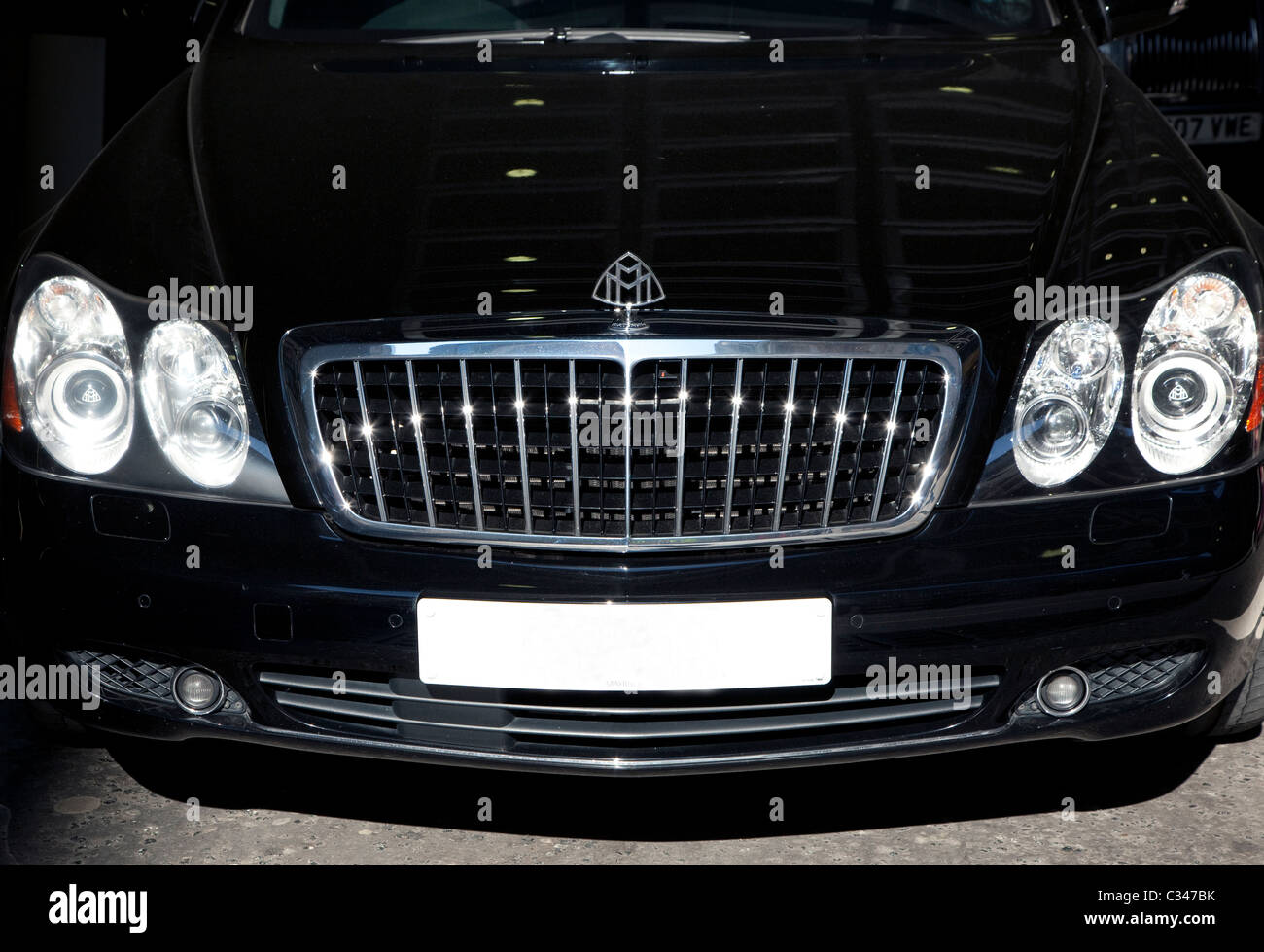 Maybach logo hi-res stock photography and images - Alamy