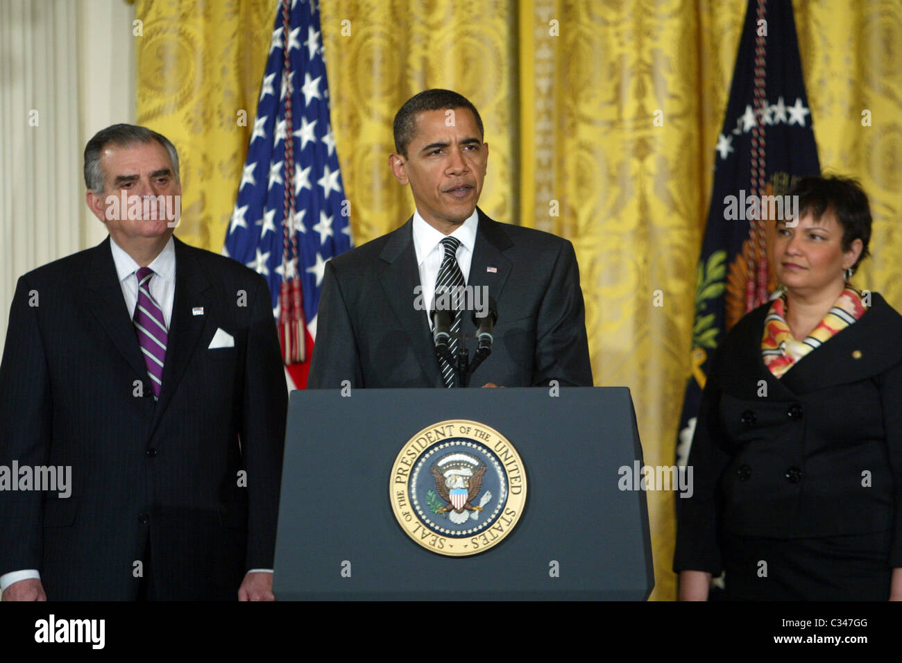 US President Barack Obama, flanked by US Transportation Secretary Ray ...