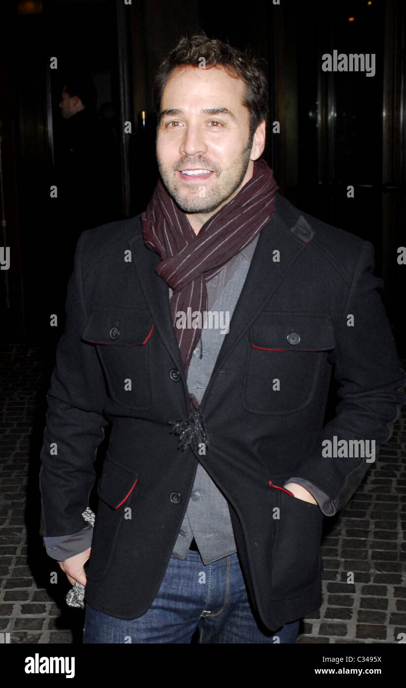 Jeremy Piven arrives to the screening of The Wrestler New York City ...