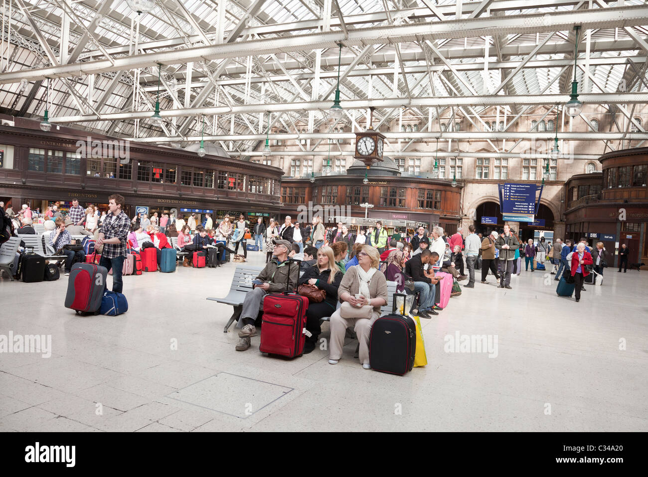 Glasgow central station hi-res stock photography and images - Alamy