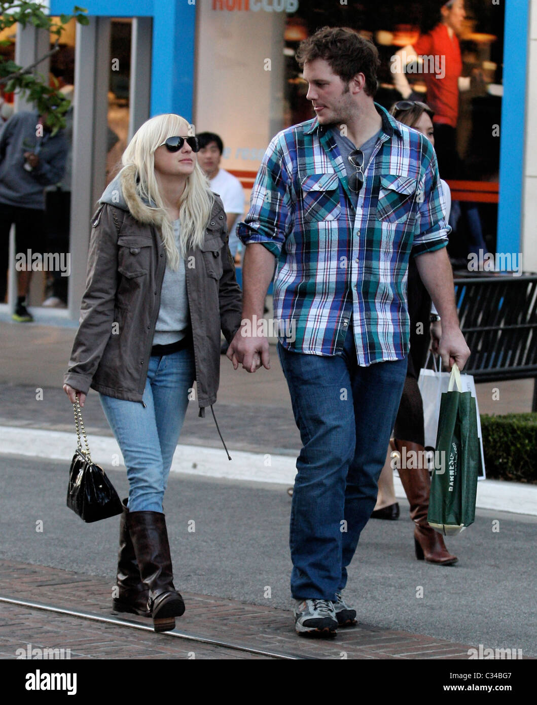 * ANNA FARIS TO WED Actress ANNA FARIS is heading down the aisle once ...