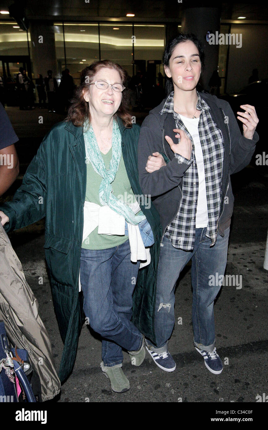 Sarah Silverman, her mother Beth Ann O'Hara, and adopted brother arrive ...