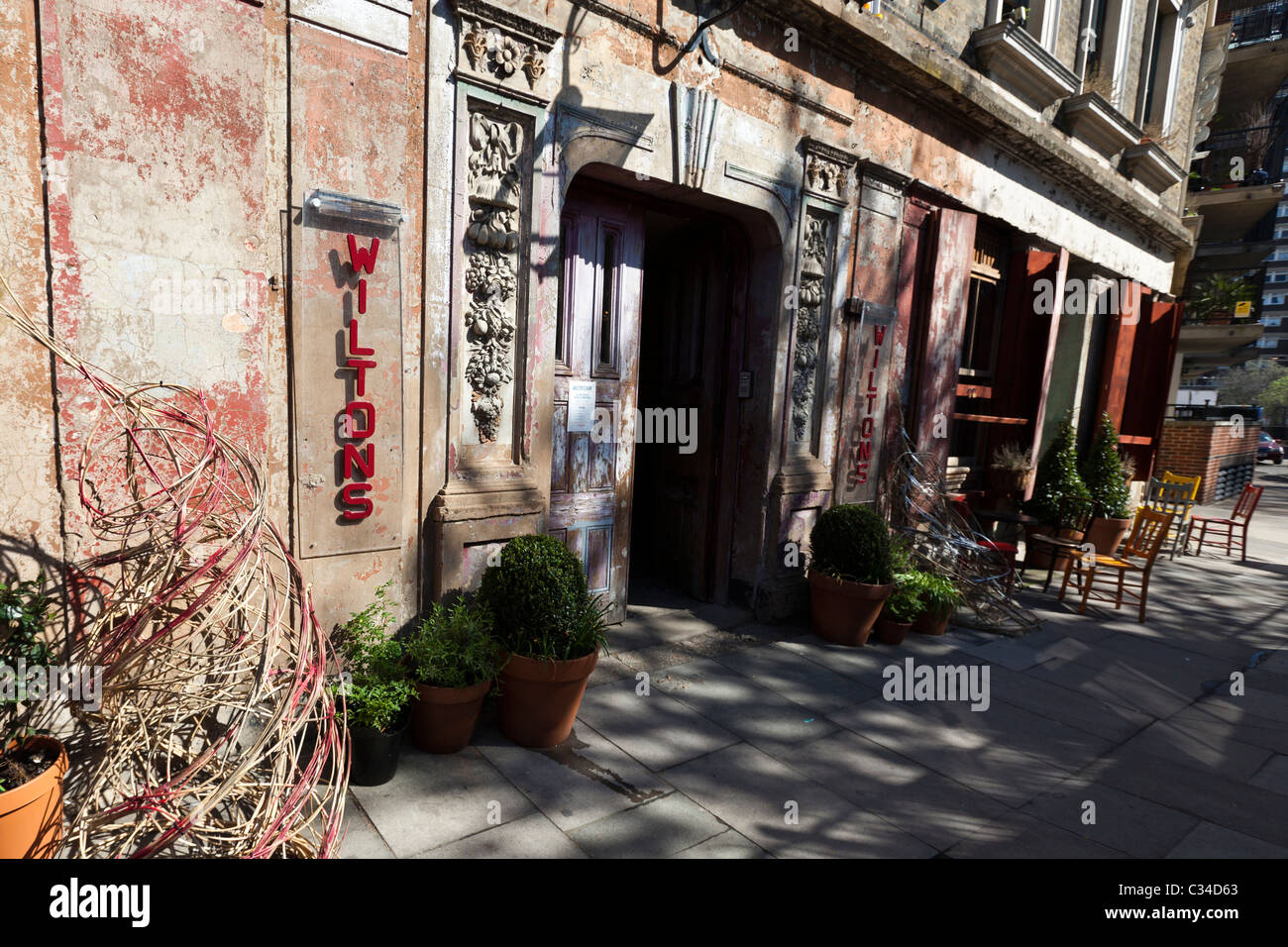 Wiltons music hall hi-res stock photography and images - Alamy