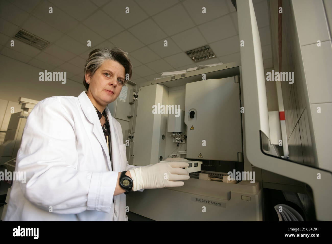 Dna sequencer machine hi-res stock photography and images - Alamy
