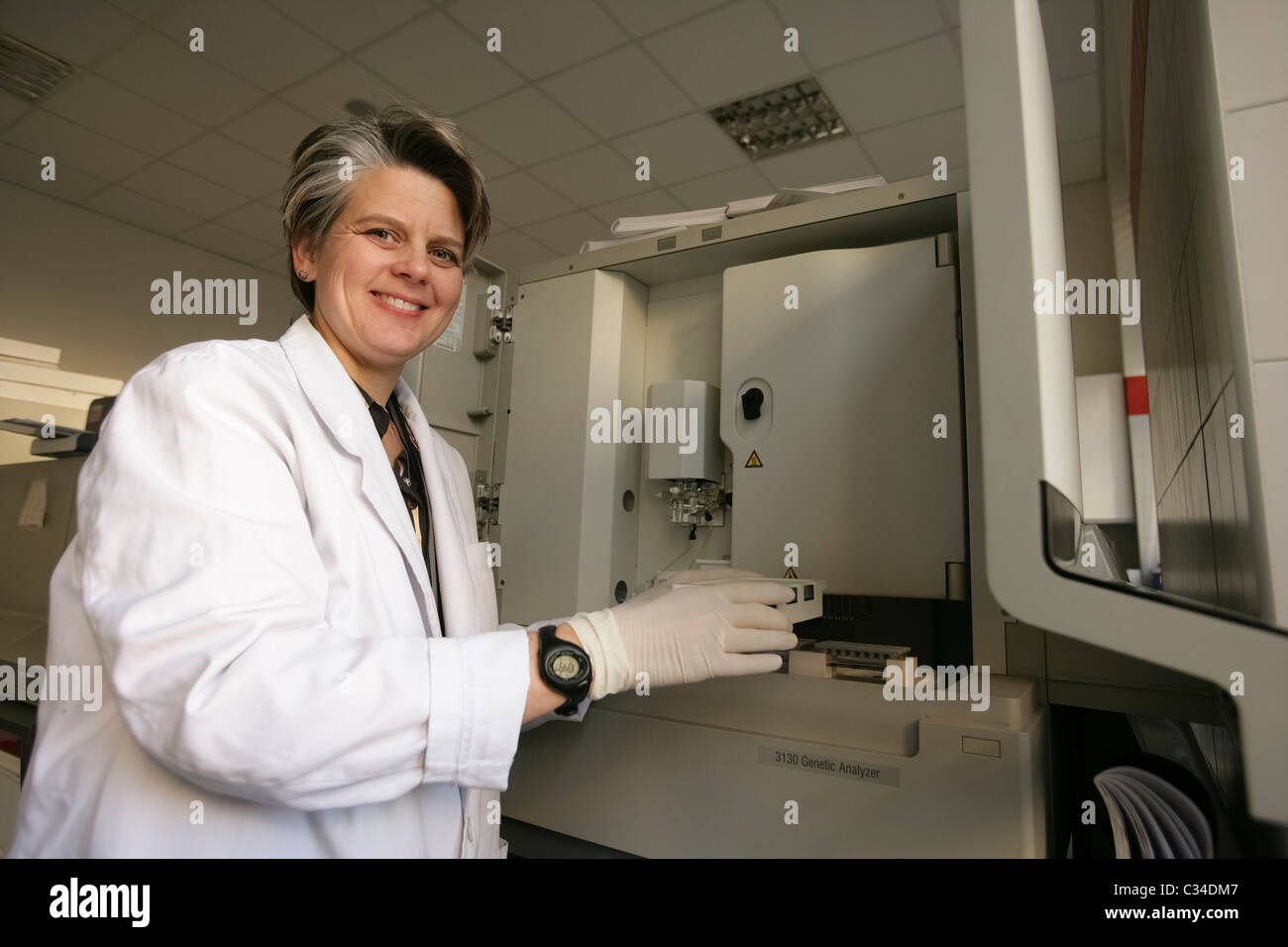 Dna sequencer machine hi-res stock photography and images - Alamy