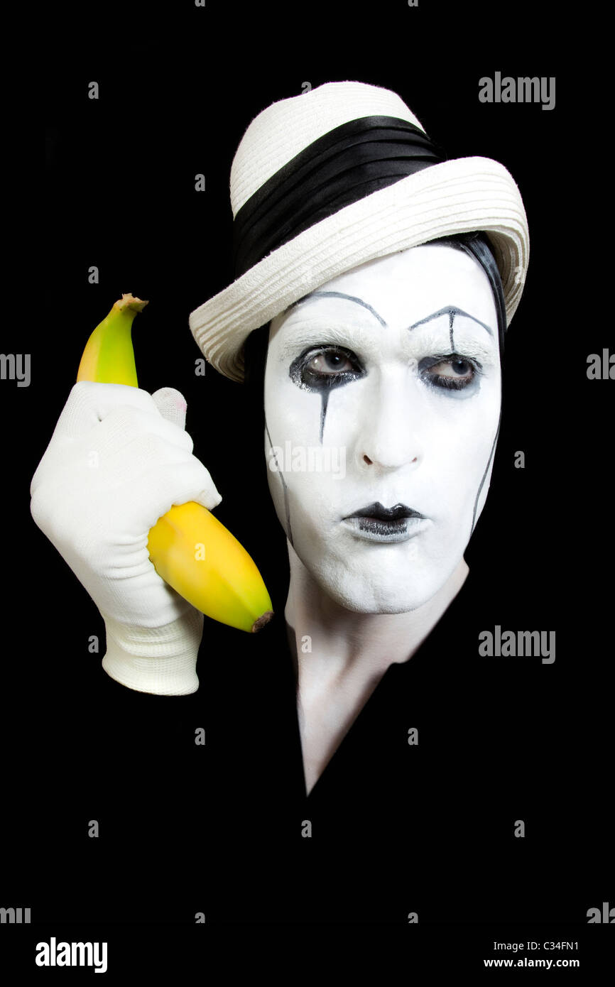Mime artist white face paint hi-res stock photography and images - Alamy