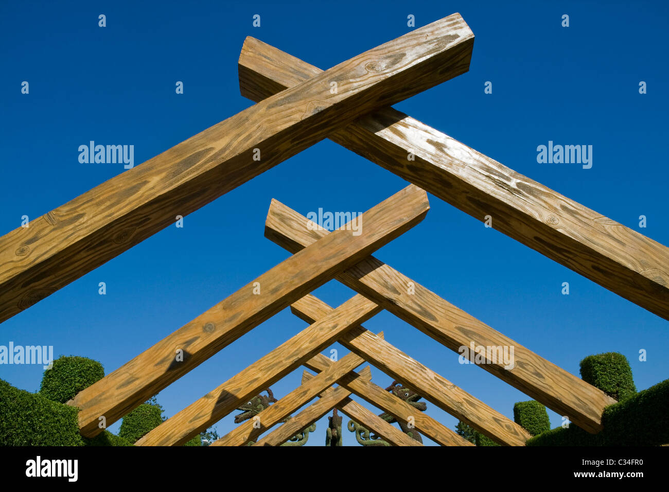 Decorative garden corridor hi-res stock photography and images - Alamy