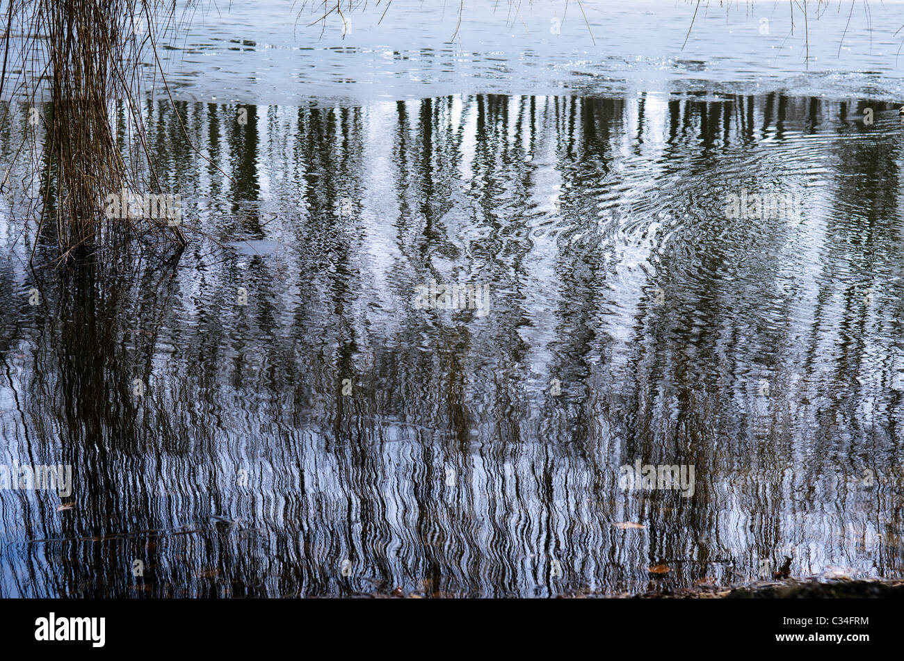 Frozen water reflections hi-res stock photography and images - Alamy