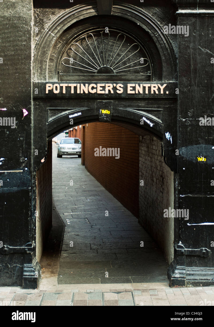 Belfast pottingers entry hi-res stock photography and images - Alamy