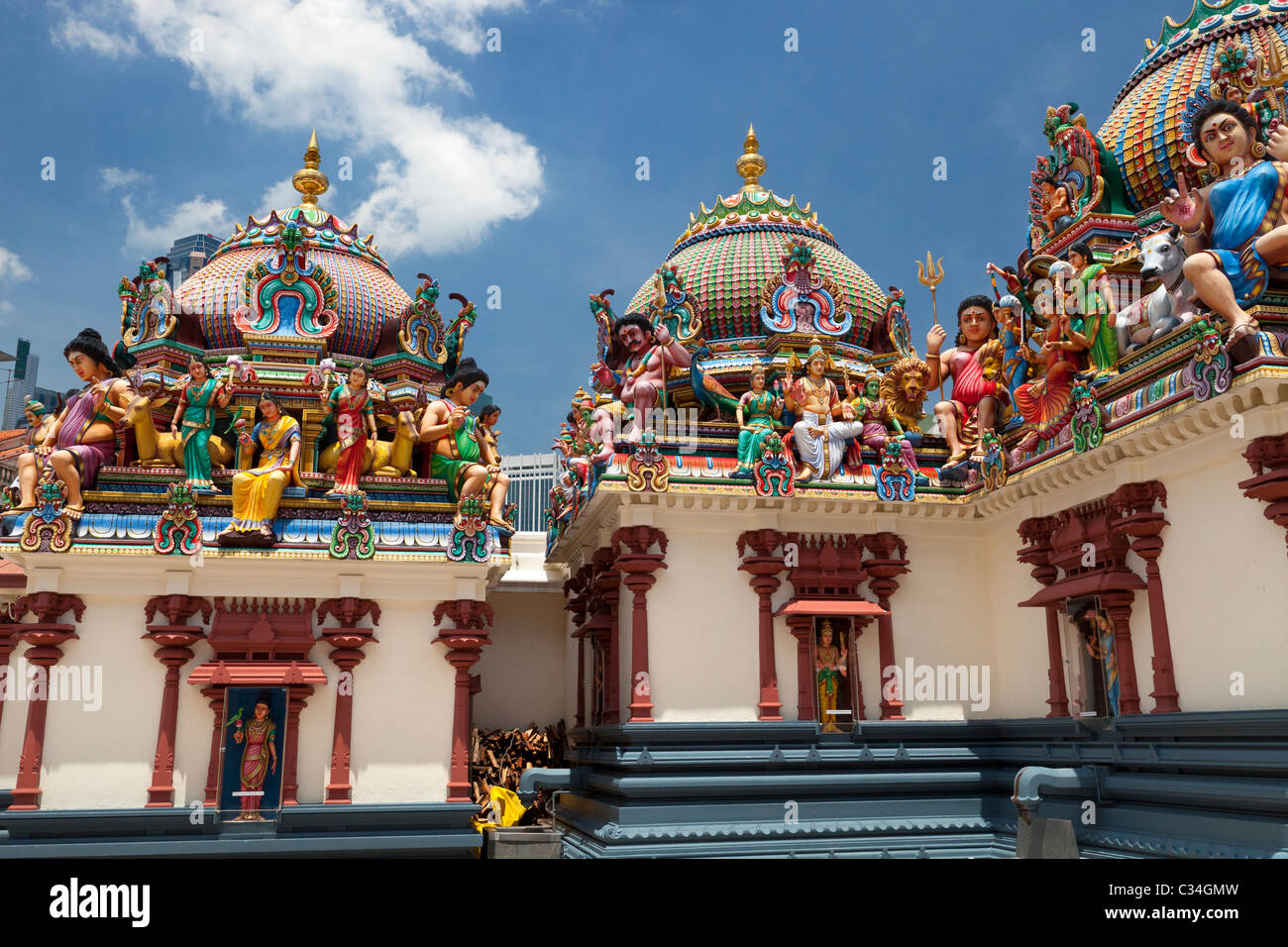 Sri Mariamman Hindu Temple in Singapore 2 Stock Photo - Alamy