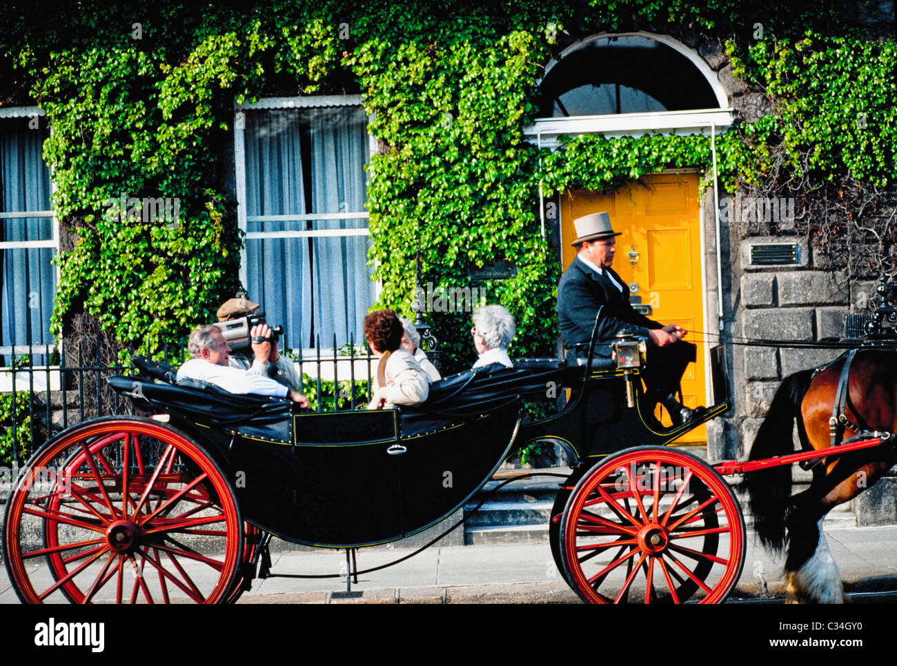 Dublin, Co Dublin, Ireland, Horse And Carriage Stock Photo - Alamy