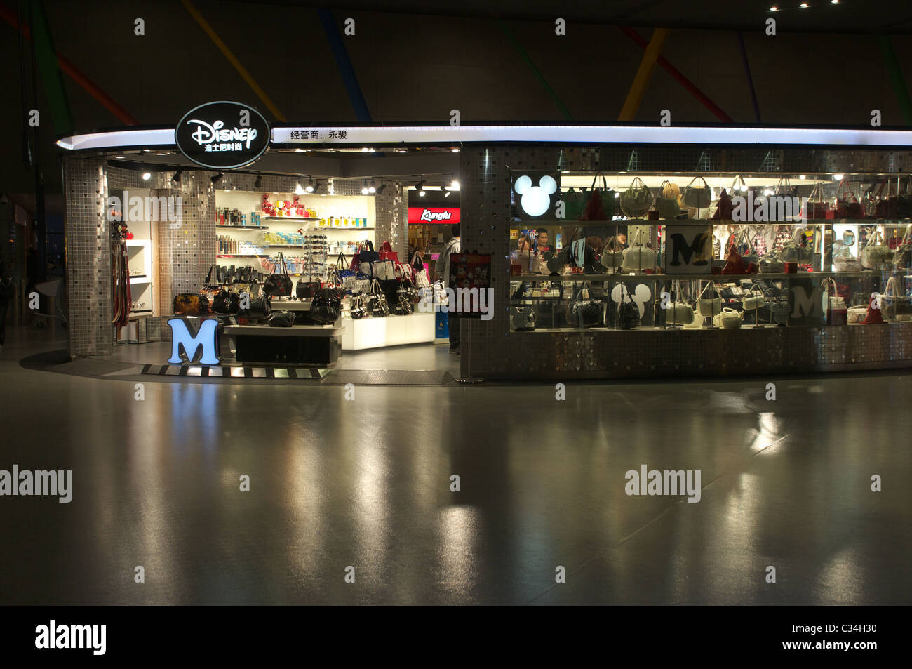 Disney store shopping hi-res stock photography and images - Alamy