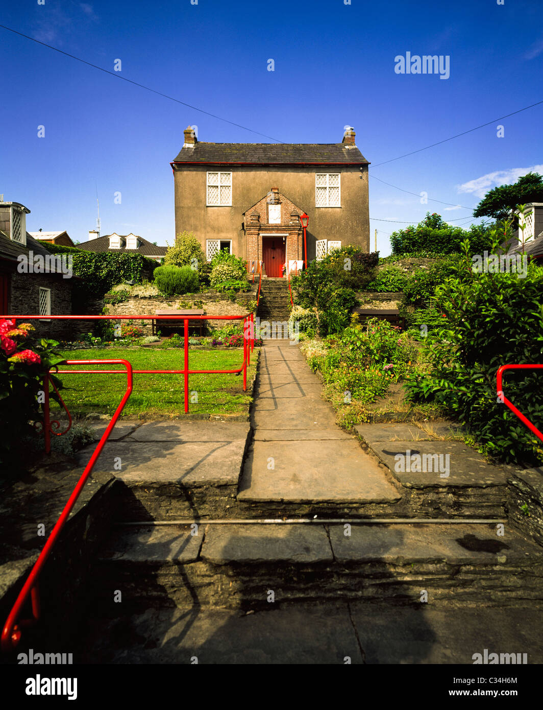 17th century alms house hi-res stock photography and images - Alamy