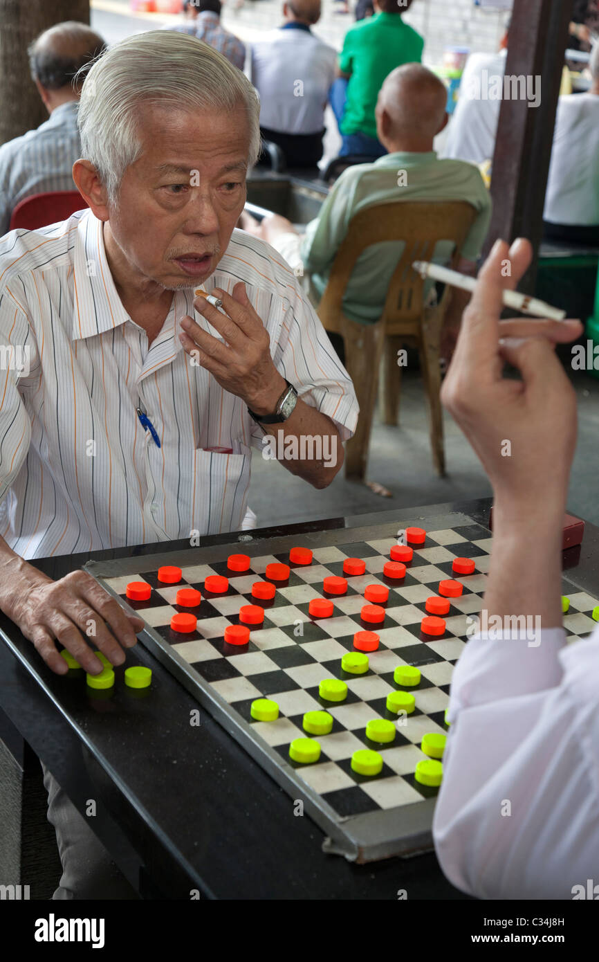 Chinatown, Singapore - smoking man playing checkers 5 Stock Photo - Alamy