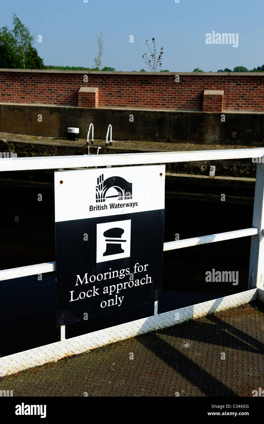 british waterways moorings for lock approach only sign beeston ...