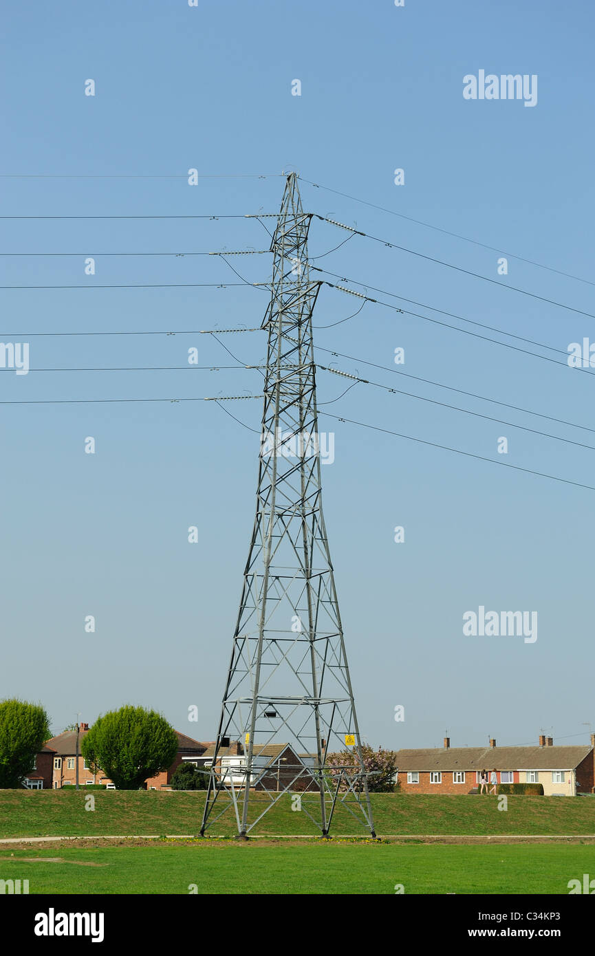 Pylon field england hi-res stock photography and images - Alamy